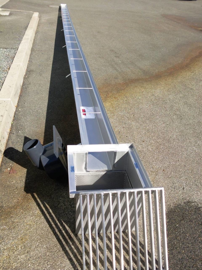 CANIVEAU EN INOX LONGUEUR 9 M - VOLUMETAL